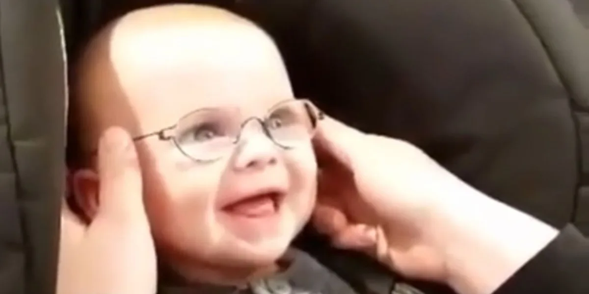 Video: la emocionante reacción de un bebé al ver a su mamá por primera ...