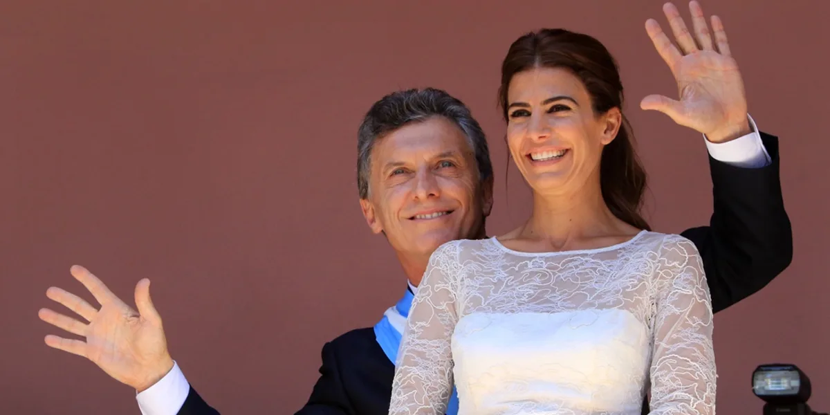 Polémica por un manual para chicos donde hablan de Macri y Cristina ...