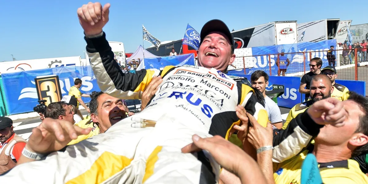 En Paraná, Omar "Gurí" Martínez se retiró tras 25 años en el Turismo ...