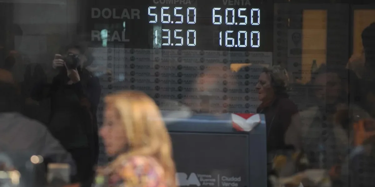 Dólar a $60: la brecha entre el blue y el oficial es la más alta desde ...