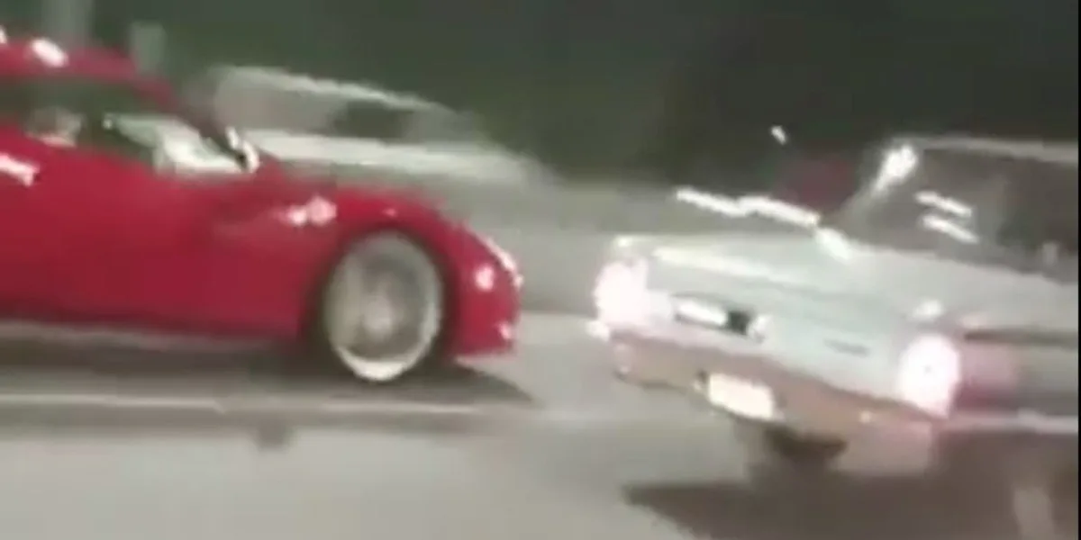 Imprudencia: picada entre una Ferrari y un Ford Falcon en la ...