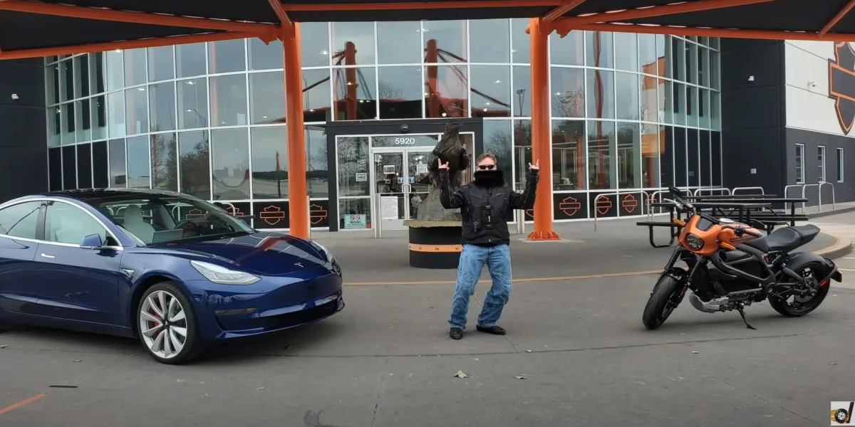 Duelo eléctrico entre una Harley-Davidson y un Tesla | Filo News
