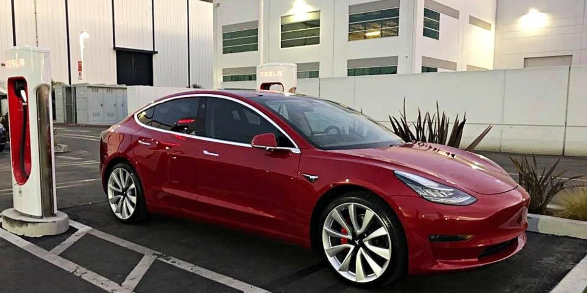 El Tesla Model 3 falla en una prueba de su frenada automática de ...