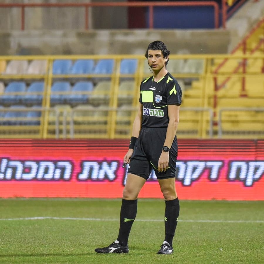 Sapir Berman, la primera árbitra trans en el fútbol masculino ...