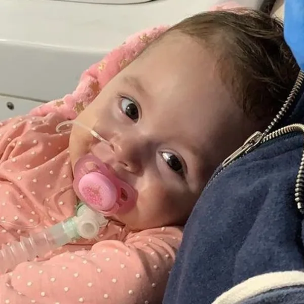 Emmita llegó a Buenos Aires para recibir el medicamento más caro del ...