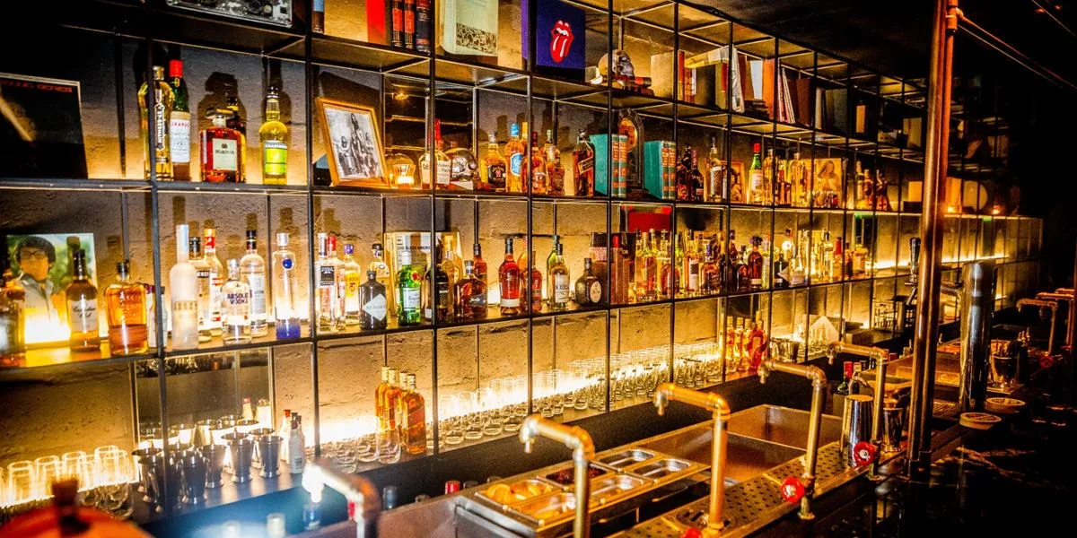 Cómo es el bar que ofrece tragos tirados en canilla | Filo News