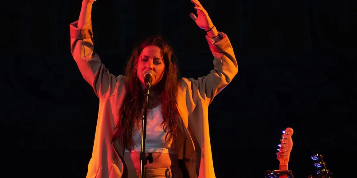 5 preguntas a Cata Raybaud previo a la presentación de su álbum ...