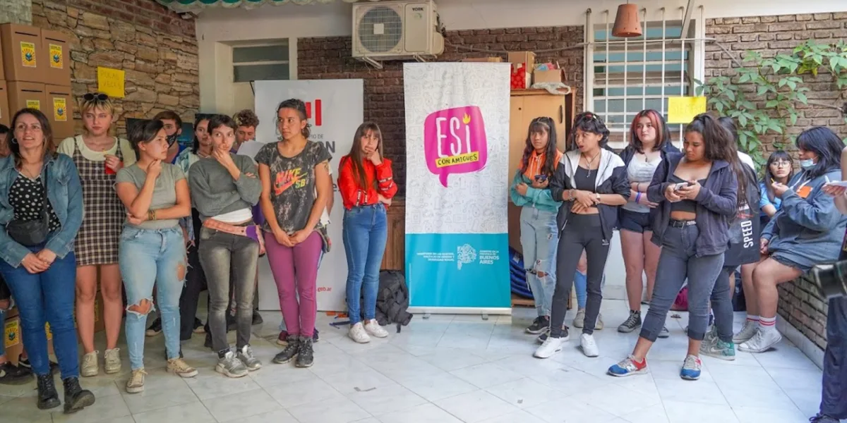 "ESI con Amigues": lanzan una encuesta para jóvenes para fortalecer espacios de enseñanza | Filo ...