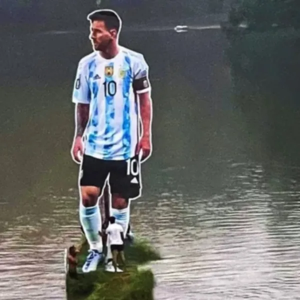 La Enorme Gigantografía De Messi Que Se Lució En Un Río De La India