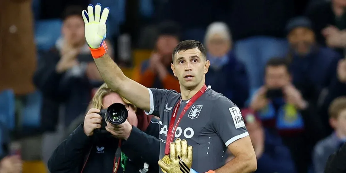 Volvió Dibu Martínez: ovación, bandera especial y atajadas claves en el empate de Aston Villa ...