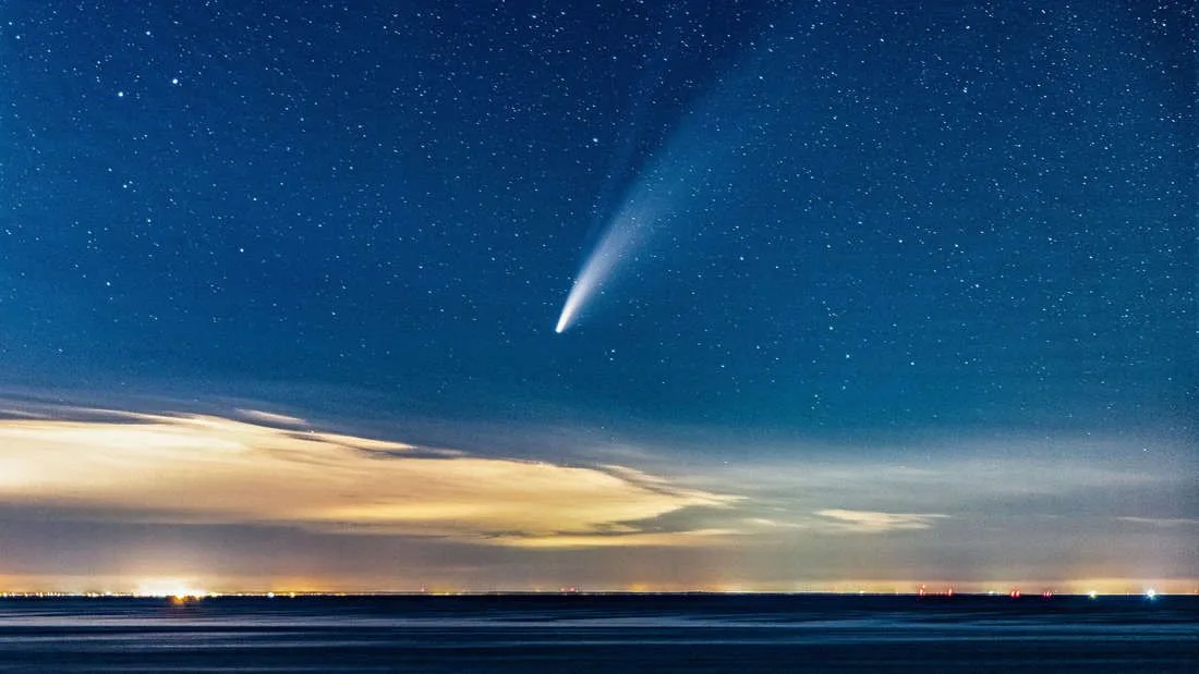 A comet will cross the terrestrial sky for the first time in 50,000 ...