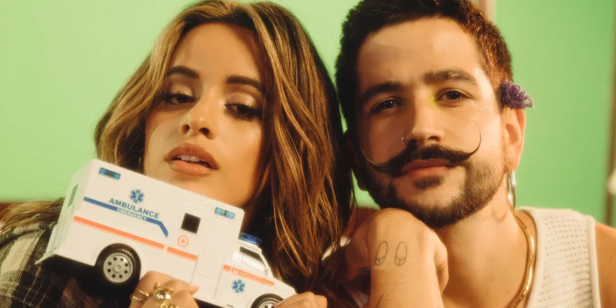 Camilo y Camila Cabello estrenan el videoclip de "Ambulancia" | Filo News
