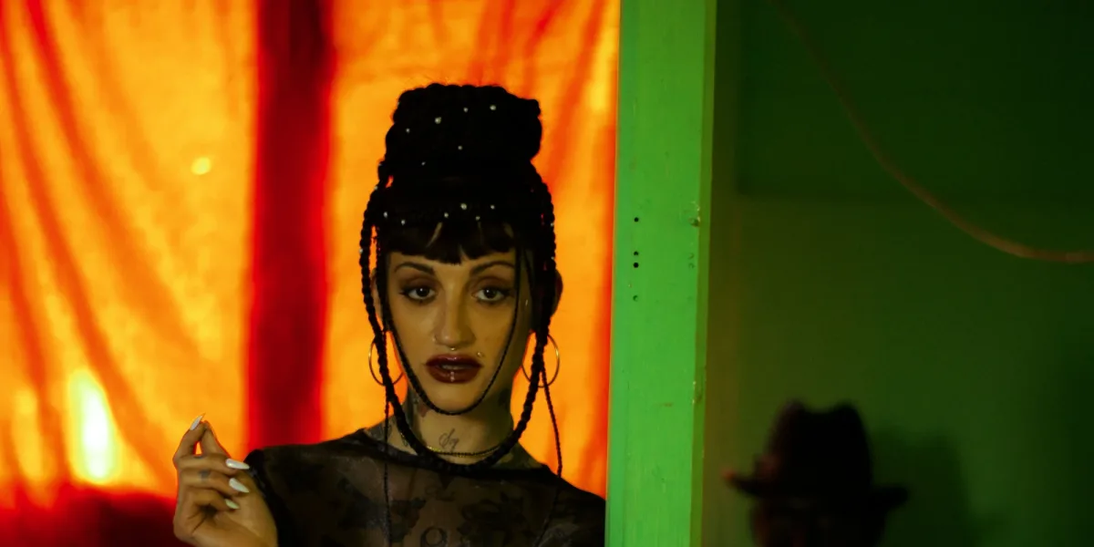 Mel Muñiz lanza "Harakiri", primer adelanto de su segundo álbum | Filo News