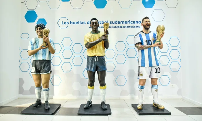 La historia detrás de la estatua de Messi en el homenaje de la Conmebol ...