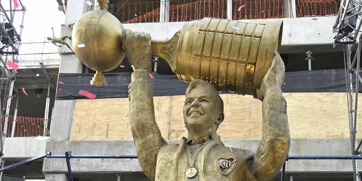 El detalle de la estatua de Gallardo que se volvió viral: ¿Qué dijo la ...