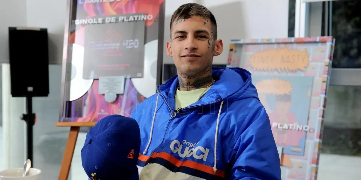 L-Gante presentó su última canción "Rulo verde" a un mes de su ...