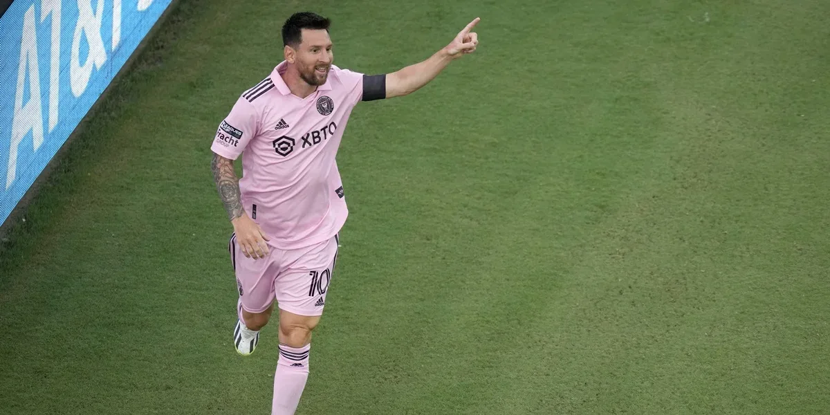 La magia de Messi en el triunfo de Inter Miami: doblete, un festejo a lo superhéroe y selfie con ...