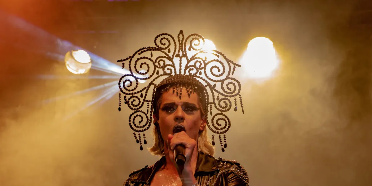 "Elda y los monstruos", peregrinaje a una «virgen glamorosa»: "La ...