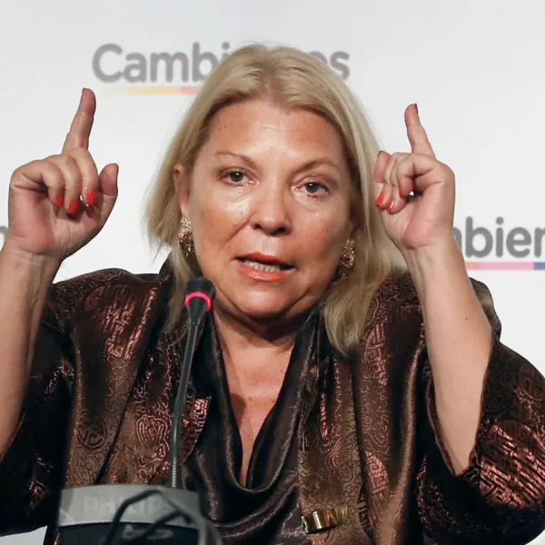Carrió reapareció con fuertes críticas al DNU y la ley ómnibus | Filo News