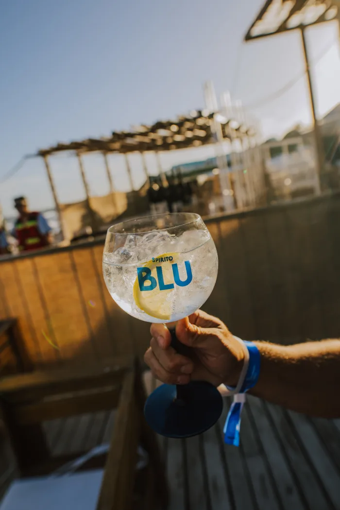 Inspirado en la isla de Cerdeña, llega el gin “Spirito Blu” | Filo News