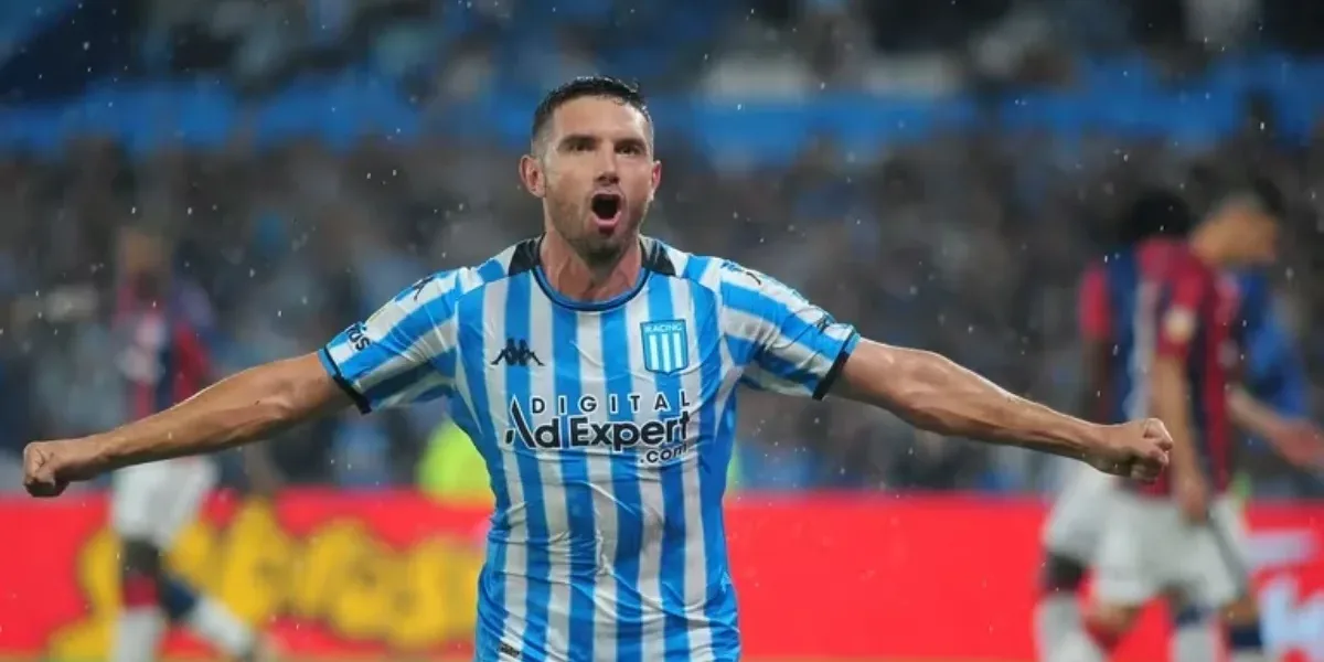 Con un triplete de Adrián Martínez, Racing goleó a San Lorenzo en ...