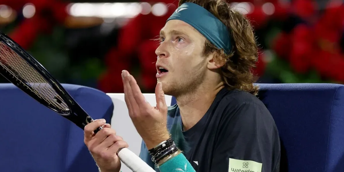 Escándalo en el ATP 500 de Dubai: Andrey Rublev fue descalificado por insultar a un juez de ...