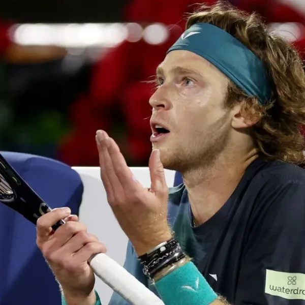 Escándalo en el ATP 500 de Dubai: Andrey Rublev fue descalificado por insultar a un juez de ...