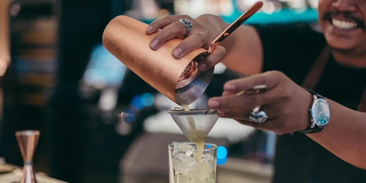 Cinco recetas de cócteles para celebrar el Día del Bartender en ...