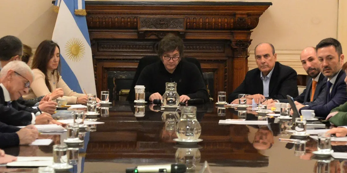 Sin Posse, Javier Milei volvió a encabezar la reunión de Gabinete ...