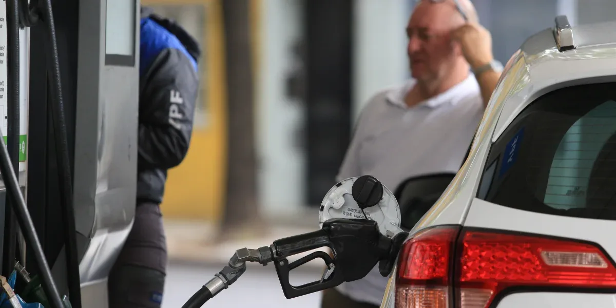 Los combustibles aumentarán a partir de agosto: cuánto costará el litro de nafta y gasoil | Filo ...