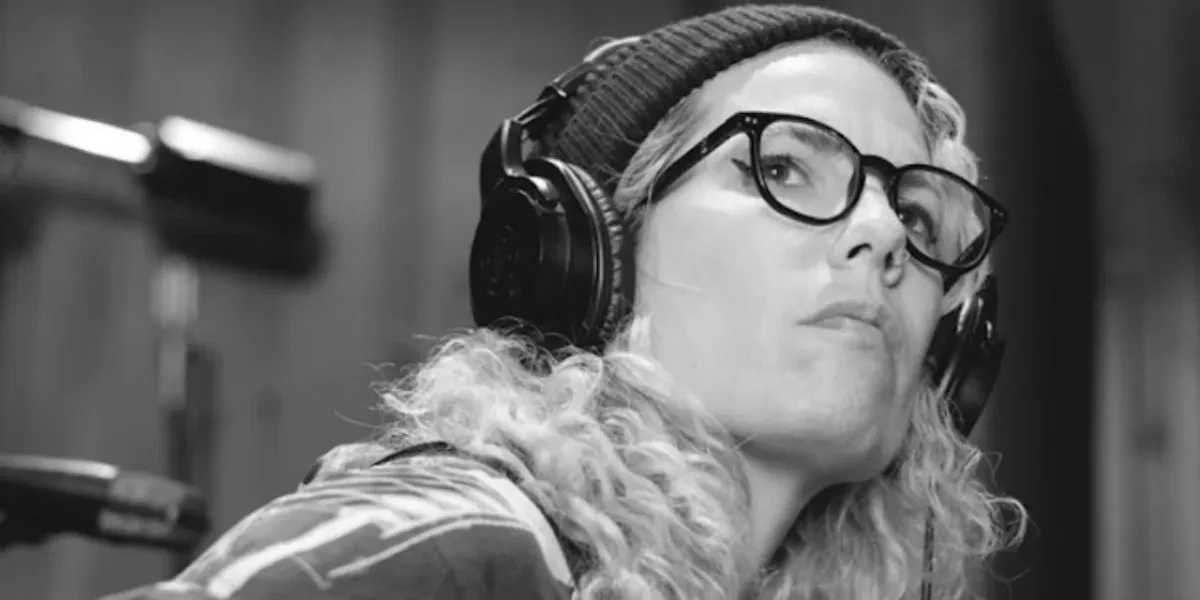 Mica Hourbeigt presenta "Gringa Latina" adelanto de su primer álbum ...