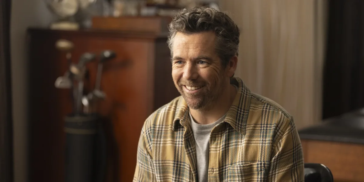 Llega la segunda temporada de "Colin from Accounts" | Filo News