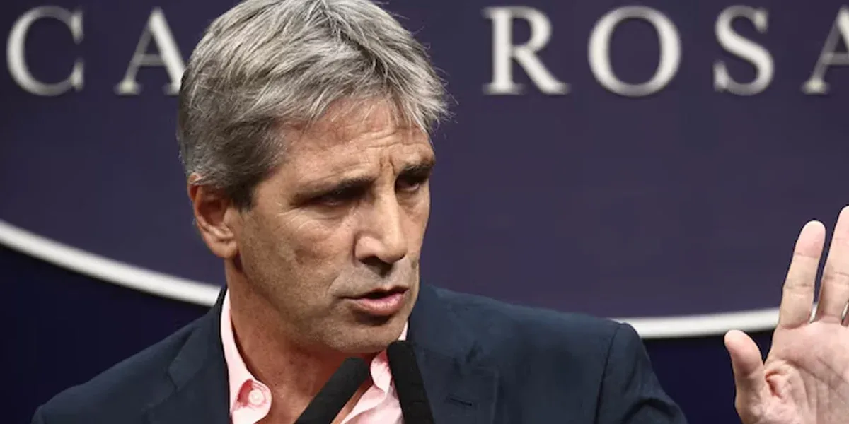 Caputo le restó importancia a la suba del dólar blue: "La gente debe ...