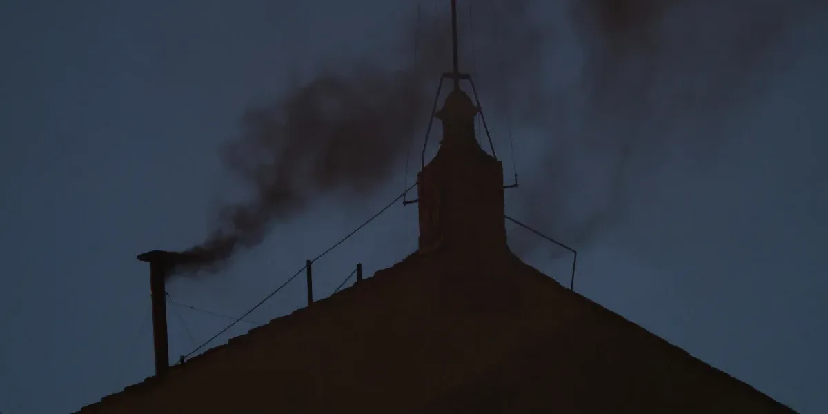 Conclave sin definición: fumata negra en el Vaticano tras la primera ...