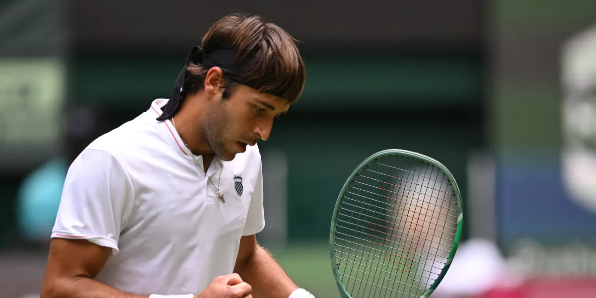 Tomás Etcheverry consiguió el mejor triunfo de su carrera y avanzó a los cuartos de final del ...