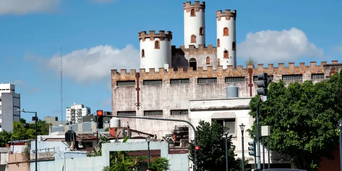 Resumen: Van a demoler el castillo de Villa Crespo, Lula habló sobre CFK, banderazo en Parque ...