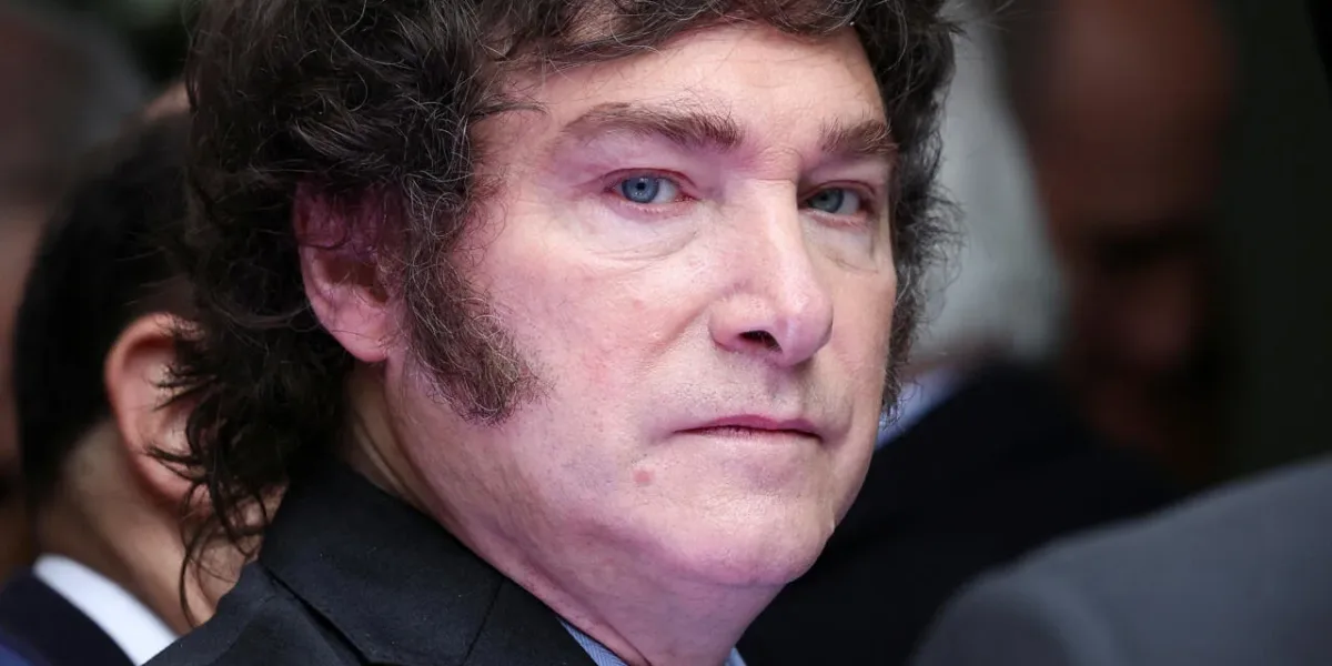 Una encuesta informó que la imagen positiva de Milei bajó un 4% en el último mes | Filo News