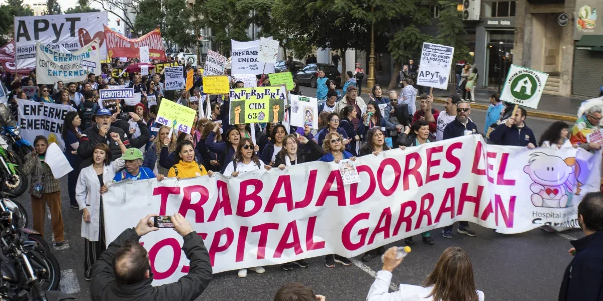 El Hospital Garrahan inició un nuevo paro en medio de la manifestación conta el veto ...