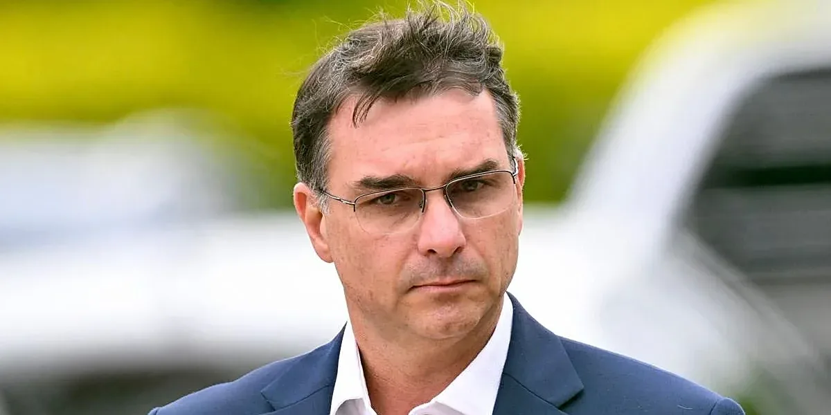 Flávio Bolsonaro será candidato a la presidencia de Brasil en 2026 ...