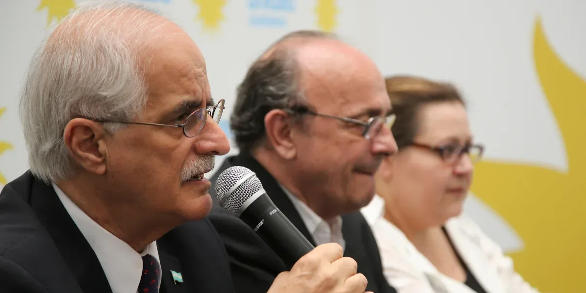 La oposición contra el DNU que redefine el rol de la SIDE: denuncian ...